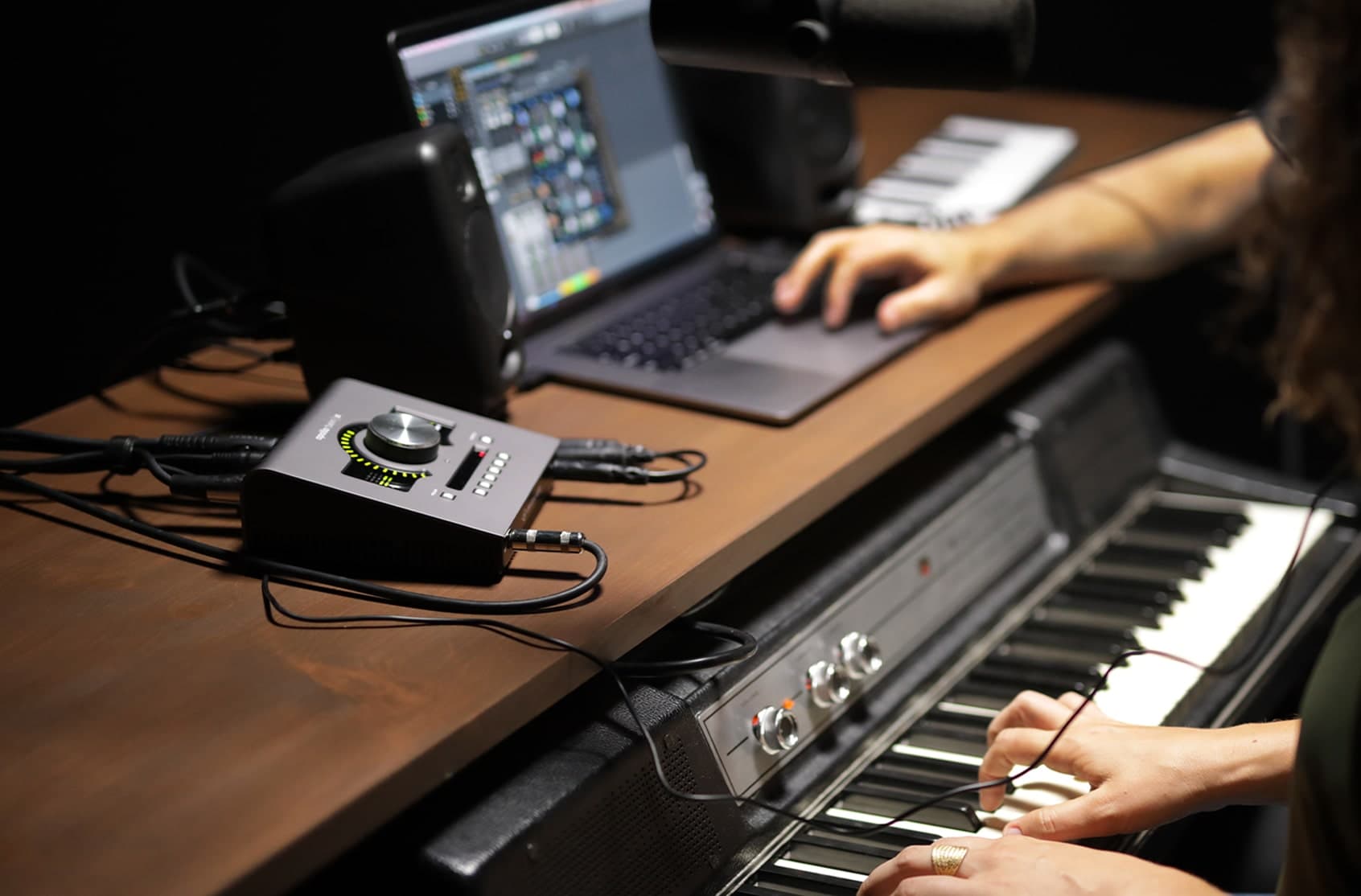 Apollo Twin X | Desktop Thunderbolt 3 Audio Interface | Universal Audio